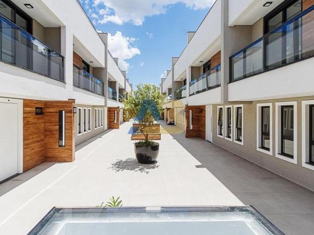 Casa com 3 dormitórios à venda, 240 m² por R$ 1.833.520 Santo Inácio, Curitiba
