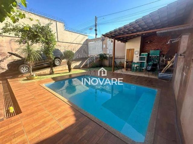 Casa com 3 dormitórios à venda, 265 m² por R$ 700.000,00 Village Imperial Itumbiara/GO