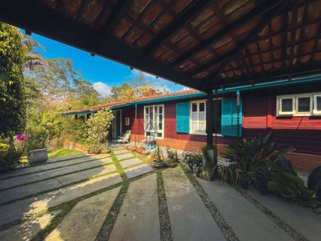 Casa com 3 dormitórios à venda, 270 m² por R$ 1.200.000,00 Algarve Cotia/SP