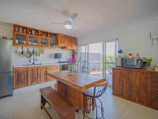 Casa com 3 dormitórios à venda, 272 m² por R$ 1.800.000,00 Residencial Valville 2 Santana de Par
