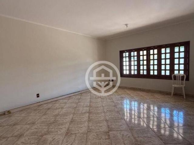 Casa com 3 dormitórios à venda, 272 m² por R$ 750.000,00 Jockey Club Barretos/SP