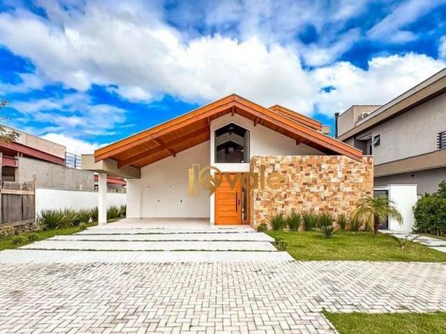 Casa com 3 dormitórios à venda, 295 m²