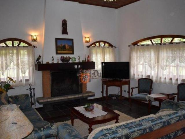 Casa com 3 dormitórios à venda, 292 m² por R$ 1.500.000 Vila Inglesa Campos do Jordão/SP