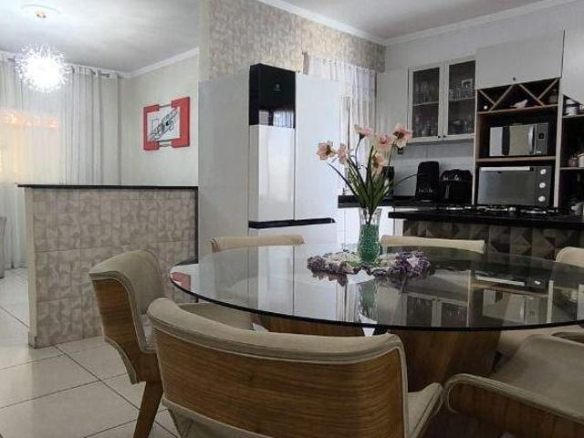 Casa com 3 dormitórios à venda, 300 m² Residencial Estoril Taubaté/SP