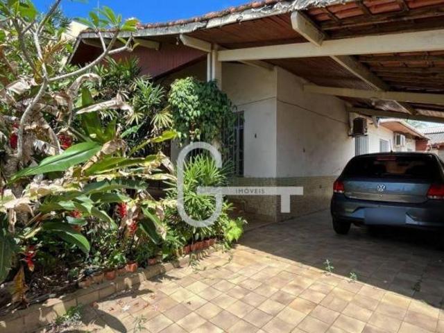 Casa com 3 dormitórios à venda, 313 m² por R$ 650.000,00 Centro Peruíbe/SP