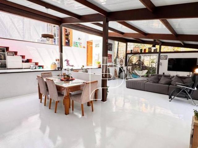 Casa com 3 dormitórios à venda, 330 m² por R$ 1.890.000,00 Granja Viana Embu das Artes/SP