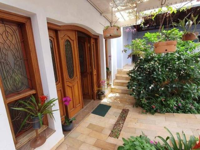 Casa com 3 dormitórios à venda, 340 m² por R$ 700.000,00 Vila Flores Franca/SP
