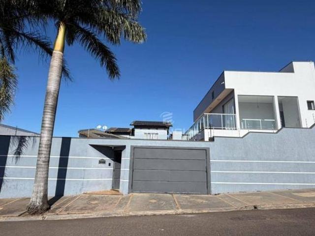 Casa com 3 dormitórios à venda, 400 m² por R$ 1.500.000,00 Jardim Ypê Botucatu/SP