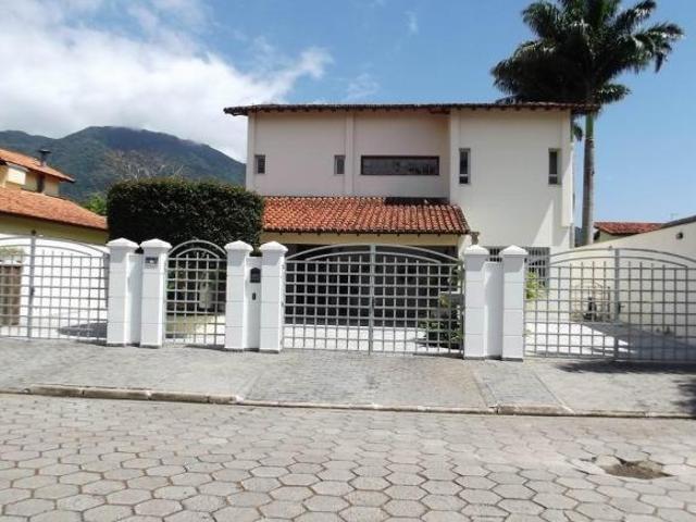 Casa com 3 dormitórios à venda, 420 m² por R$ 1.800.000,00 Arrastão São Sebastião/SP