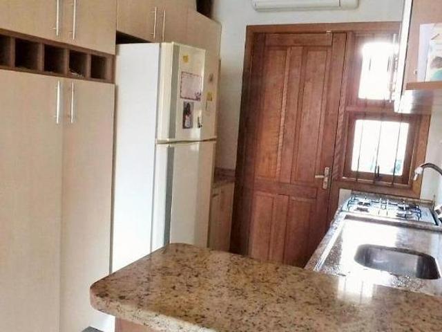 Casa com 3 dormitórios à venda, 62 m² por R$ 372.341 São José C