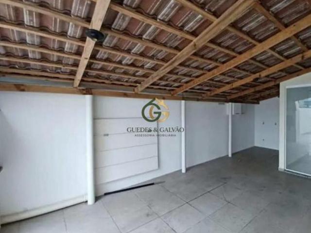 Casa com 3 dormitórios à venda, 72 m² por R$ 385.0