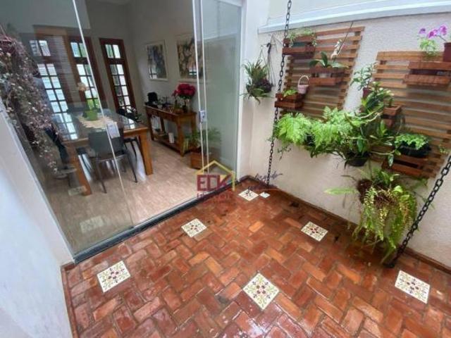 Casa com 3 dormitórios à venda, 96 m² por R$ 650.000,00 Vila Branca Jacareí/SP
