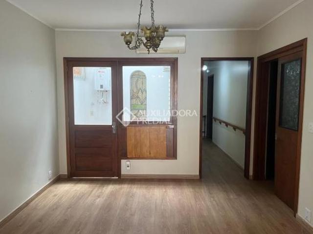 Casa com 3 dormitórios à venda no bairro Medianeira