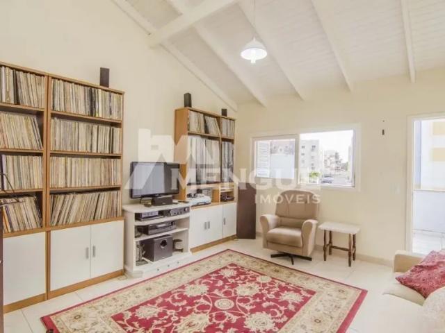 Casa com 3 dormitórios à venda no bairro Jardim Itú em Porto Alegre com 249m² por R$ 800.000,00