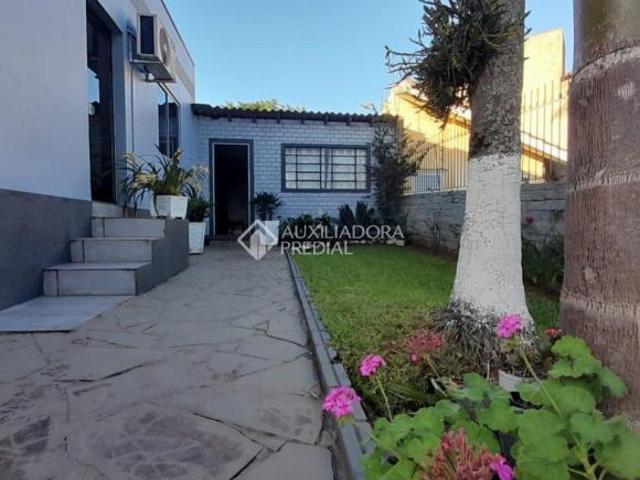 Casa com 3 dormitórios à venda no bairro Primavera em Novo Hamburgo
