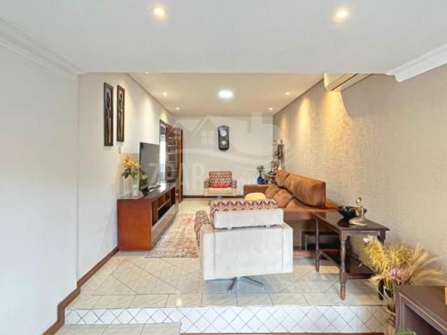 Casa com 3 dormitórios à venda na Avenida Vicente Monteggia