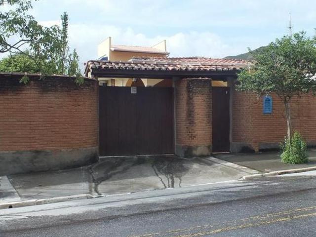 Casa com 3 dormitórios à venda por R$ 1.200.000,00 São Francisco São Sebastião/SP