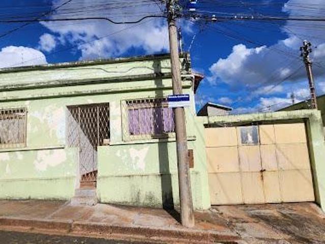 Casa com 3 dormitórios à venda por R$ 350.000,00 Vila Frei Eugênio Uberaba/MG