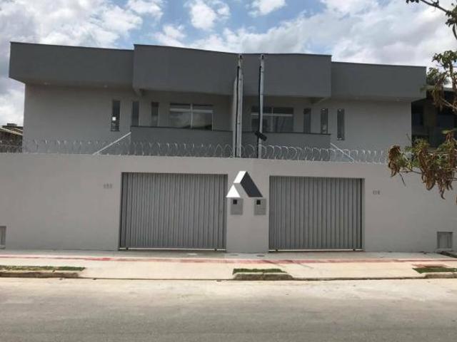 Casa com 3 dormitórios à venda por R$ 590.000,00 Nacional Contagem/MG