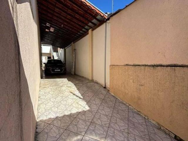 Casa com 3 dormitórios à venda por R$ 740.000 Jardim das Hortênsias Poços de Caldas/MG