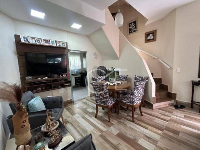 Casa com 3 dormitórios à venda por R$ 800.000,00 Marapé Santos/SP