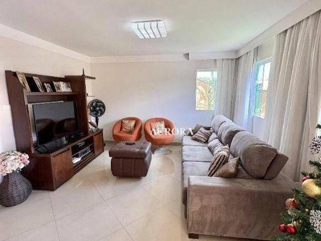 Casa com 3 dormitórios à venda por R$ 990.000 Antares, Zona Leste Londrina/PR