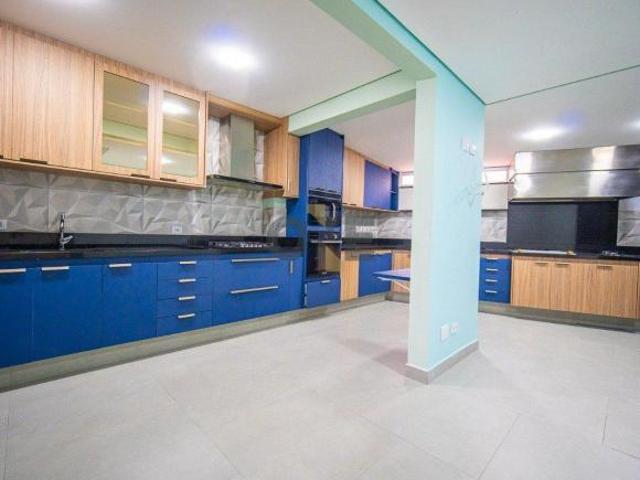 Casa com 3 dormitórios à venda recém reformada Granja Viana Cotia/SP