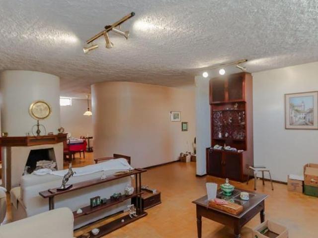 Casa com 3 dormitórios com 279.5m², no bairro Três Figueiras