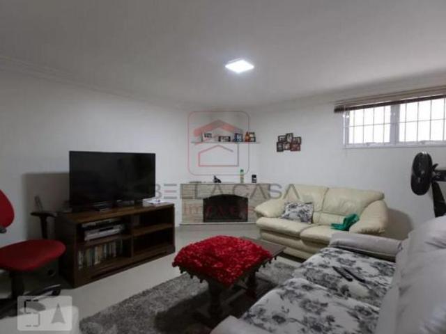 Casa com 3 dormitórios, com churrasqueira e piscina