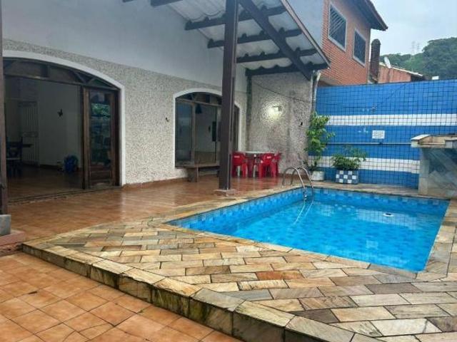 Casa com 3 dormitorios com piscina