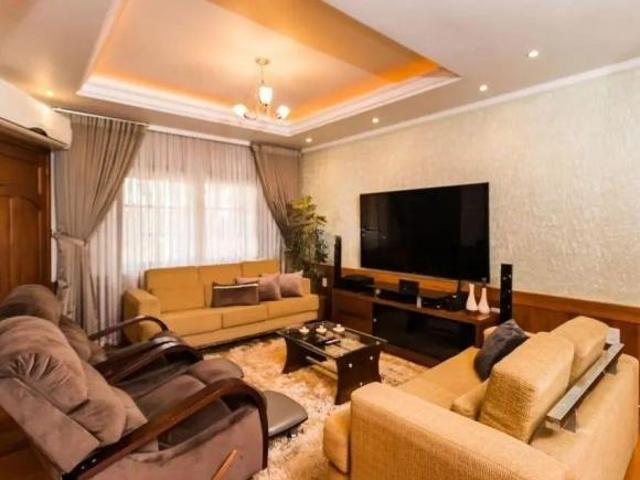 Casa com 3 dormitórios de 278m² à venda no Bairro Jardim Itú Sabará