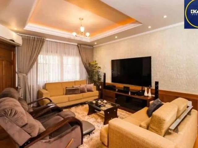 Casa com 3 dormitórios de 278m² à venda no Bairro Jardim Itú Sabará