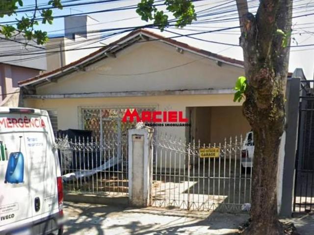 CASA COM 3 DORMITÓRIOS, DENTRO DA FERRADURA, RESIDENCIAL E COMERCIAL, EXCELENTE LOCALIZAÇÃO!
