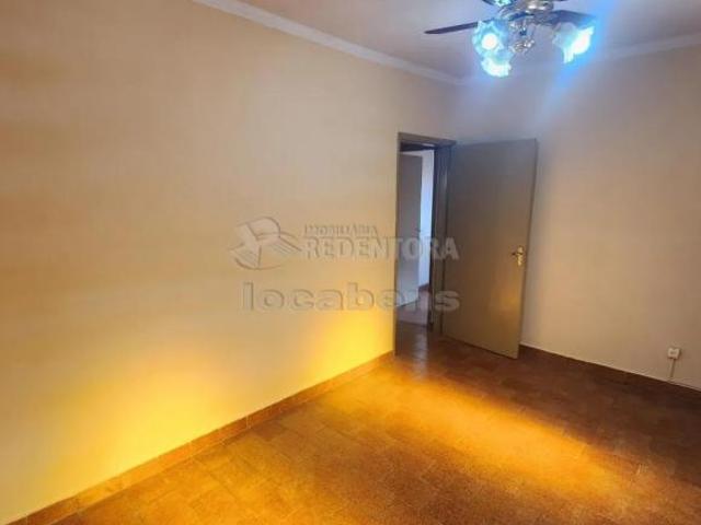 Casa com 3 dormitórios e 03 vagas de garagem no bairro Jardim Europa