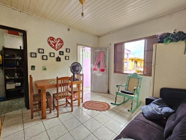 Casa com 3 dormitórios e 1 vaga de garagem, no bairro Farrapos, em Porto Alegre