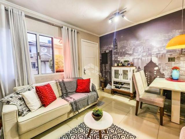 Casa com 3 dormitórios e 2 vagas de garagem, no bairro Humaitá, em Porto Alegre