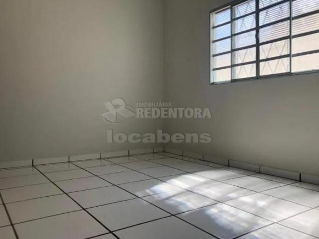 Casa com 3 dormitórios e 2 vagas de garagem no bairro Jardim Astúrias