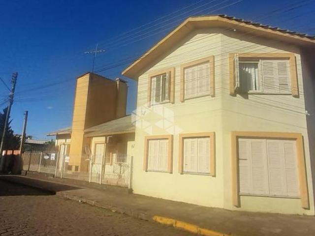Casa com 3 dormitórios e 2 vagas de garagem no bairro Santa Teresinha, Vacaria