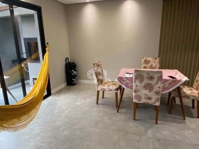 Casa com 3 dormitórios e 2 vagas no bairro Hípica, no Lagos de Nova Ipanema