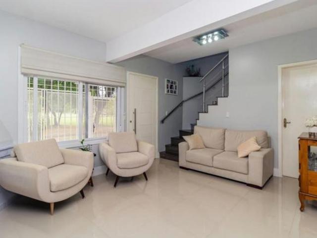 Casa com 3 dormitórios e 4 vagas no Bairro Vila Ipiranga