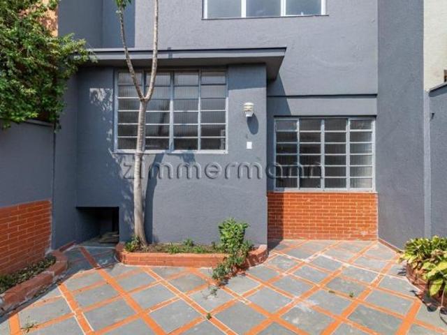 CASA COM 3 DORMITÓRIOS E CHURRASQUEIRA NA POMPEIA