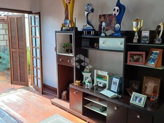 Casa com 3 dormitorios e amplo patio em Hamburgo Velho