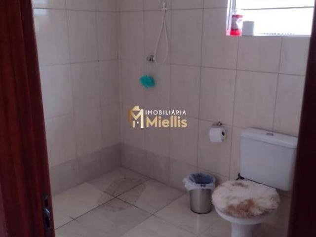 Casa com 3 dormitórios e amplo pátio na Parada 10 da Lomba do Pinheiro