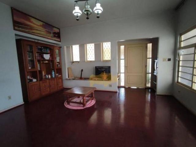 Casa com 3 dormitórios e Barracão à venda, 834 m² por R$ 1.500.000