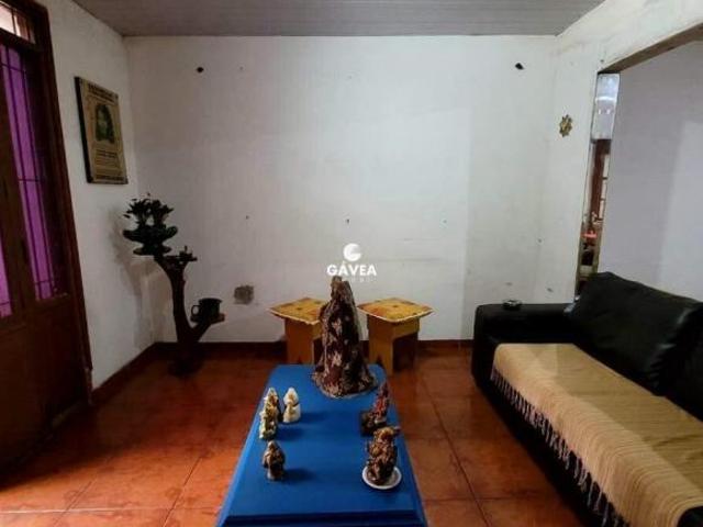 Casa com 3 dormitórios e garagem em Bairro: Macuco Santos