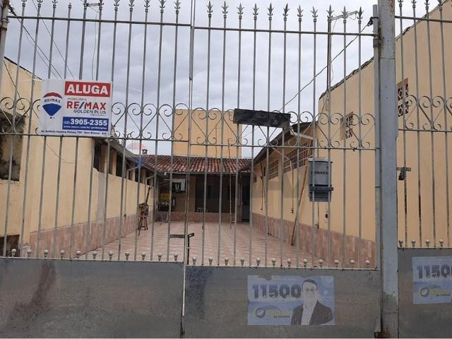 Casa com 3 dormitórios e entrada individual para locação no Galo Branco / SJC