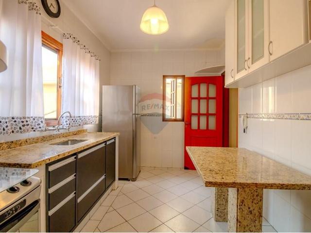 Casa com 3 Dormitórios e edícula, 251,41 m² por R$ 4.000,00 Alvinópolis Atibaia/SP