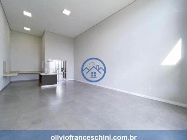 Casa com 3 dormitórios e escritório