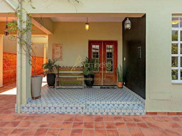 Casa com 3 dormitórios e escritório ao lado do Parque Severo Gomes!