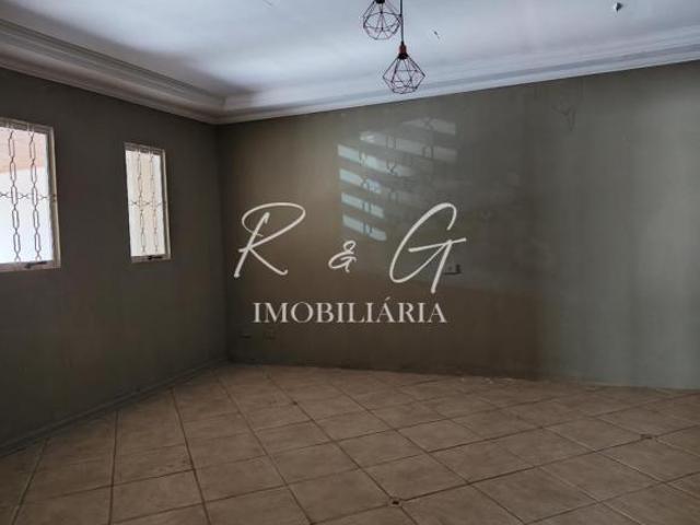 Casa com 3 dormitórios e salão comercial à Venda no Bairro Santa Terezinha